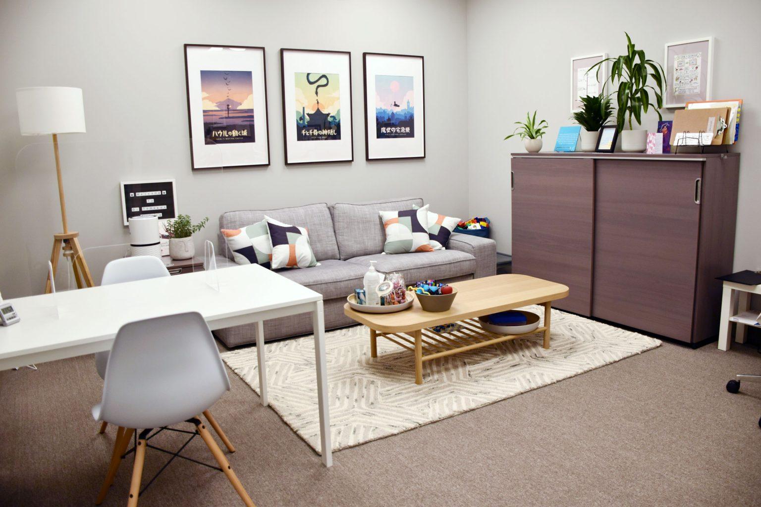 Dr. Tomoko Arimura - Connected Hands